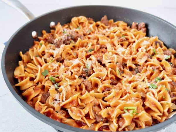 Makkelijke pasta chipolata in tomatensaus - Gezin over de Kook